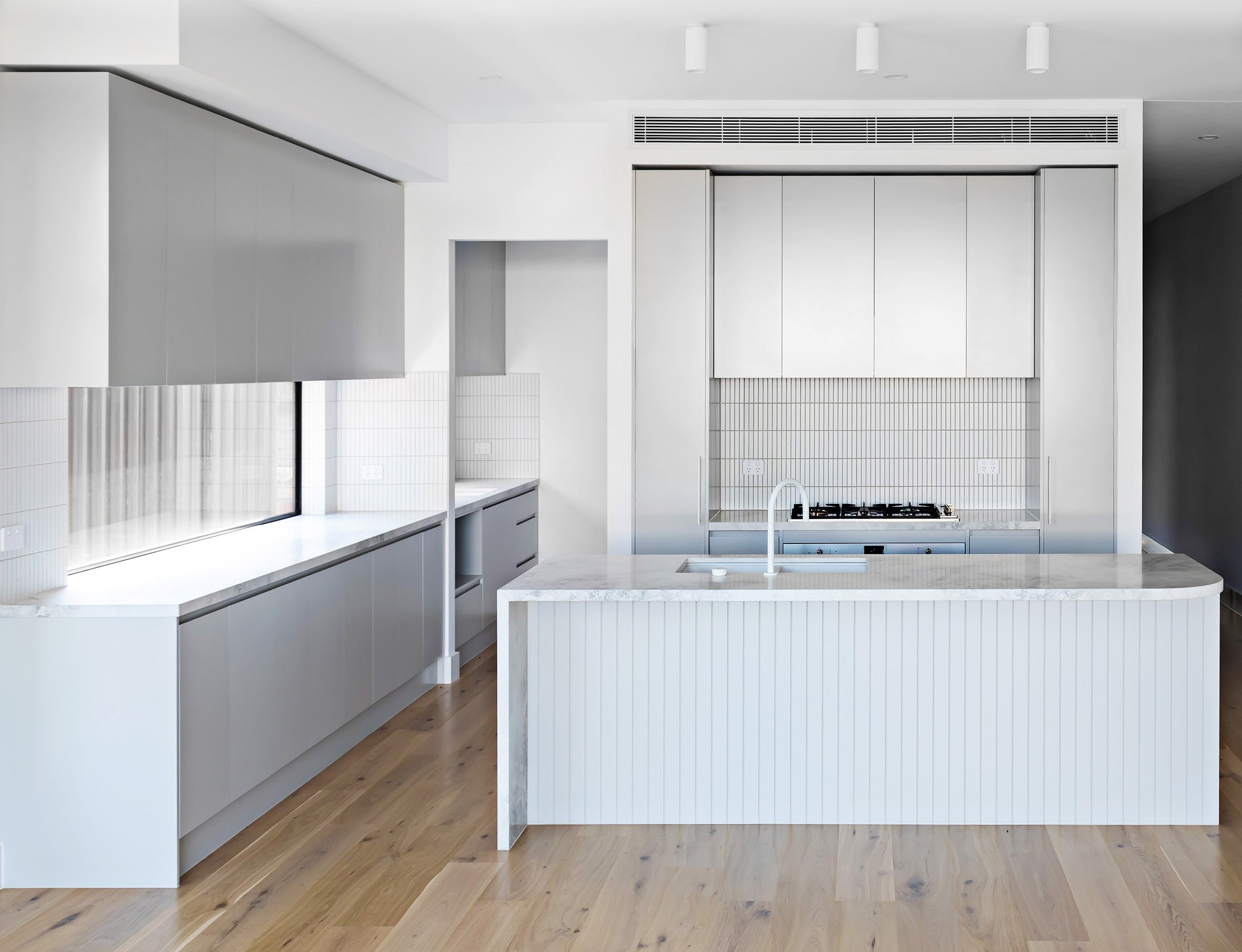 Less is More: The Art of Minimalist Kitchen and Bathroom Design – Cook ...